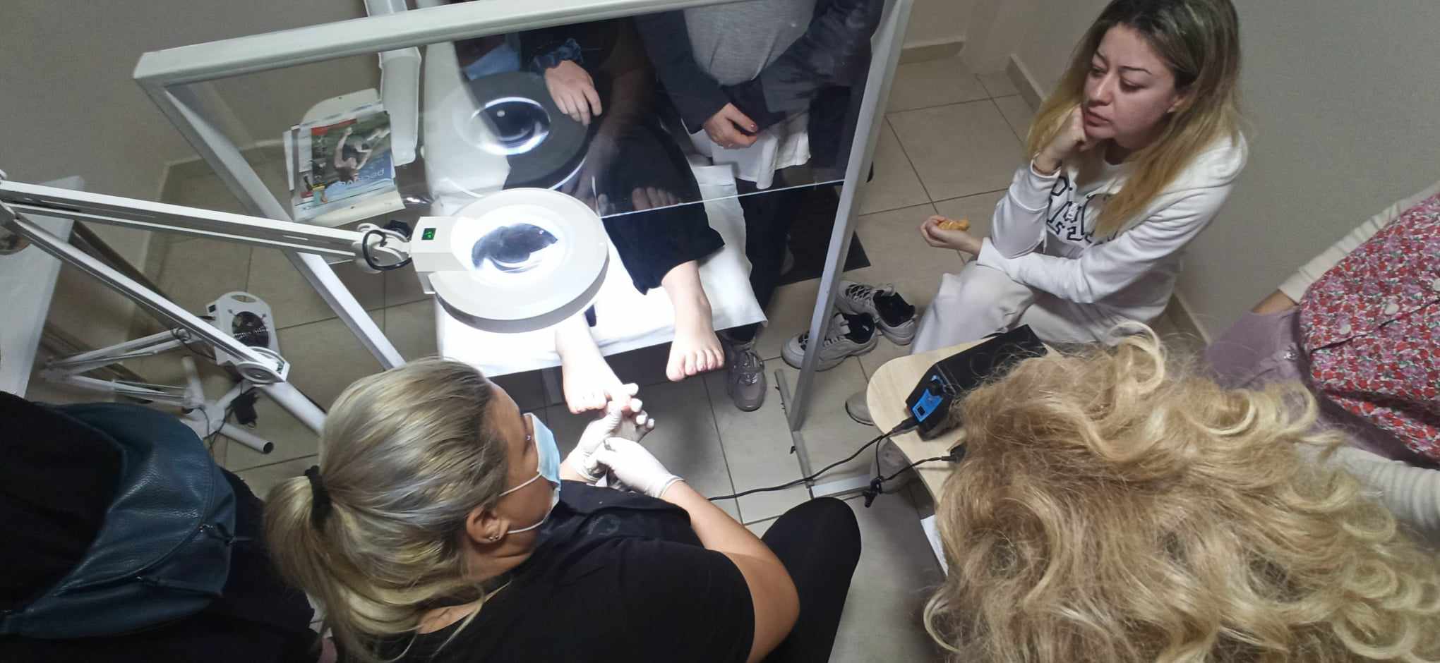 ΕΙΔΙΚΟΤΗΤΑ "Τεχνικός Αισθητικός Ποδολογίας - Καλλωπισμού Νυχιών ...